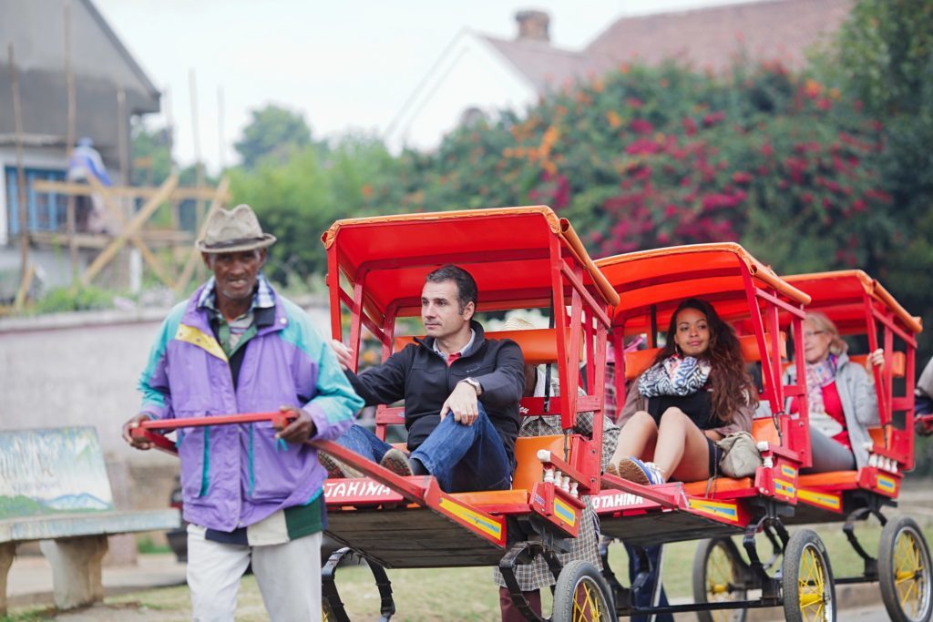 pousse pousse madagascar peuple - Voyage Tourisme Madagascar